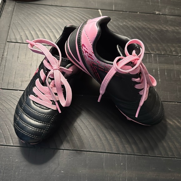 Shoes | Brava Soccer Girls Racer Iii Soccer Cleats Size 11 | Poshmark